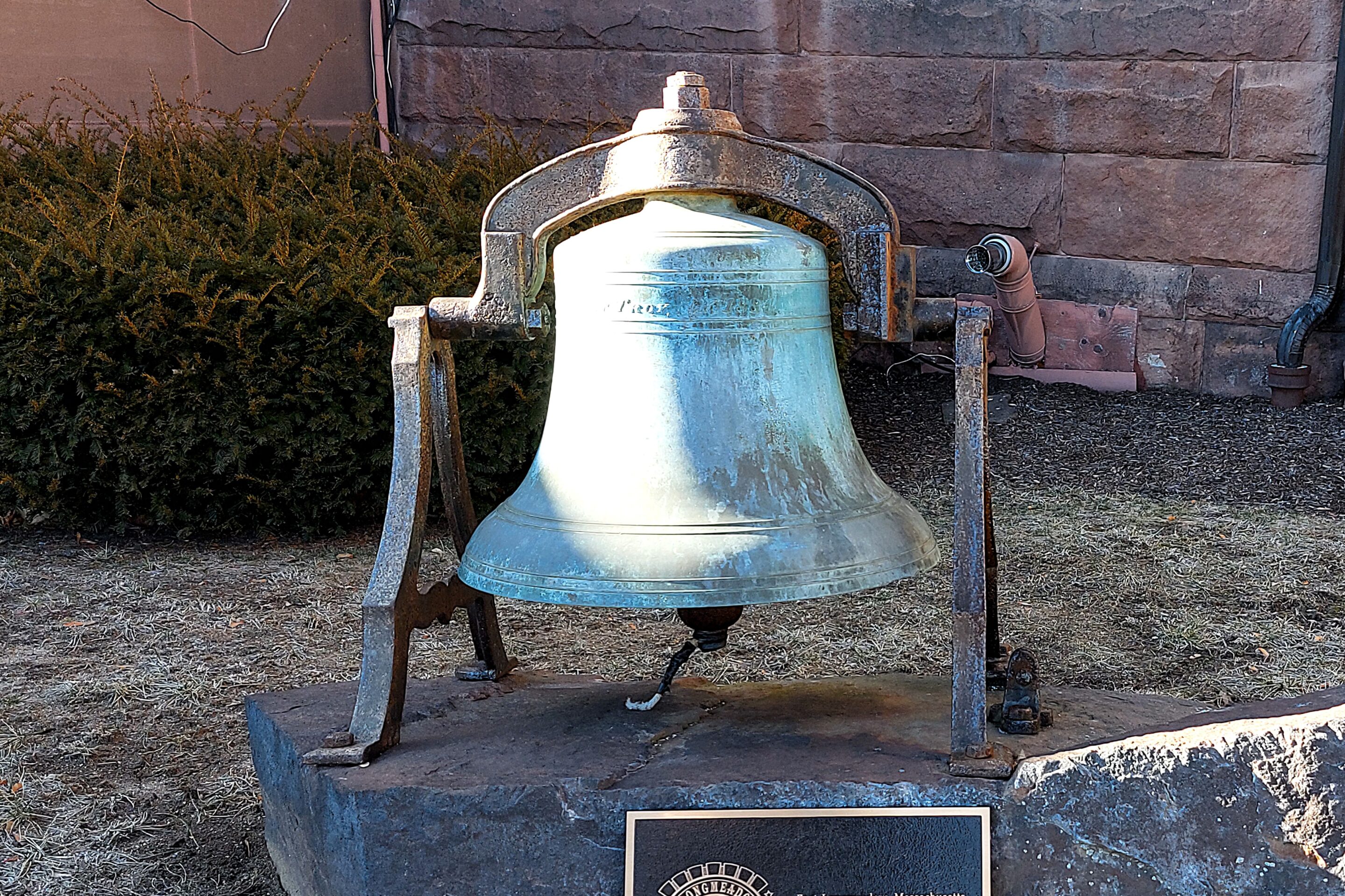 East Longmeadow's deteriorating town bell slated for restoration ...