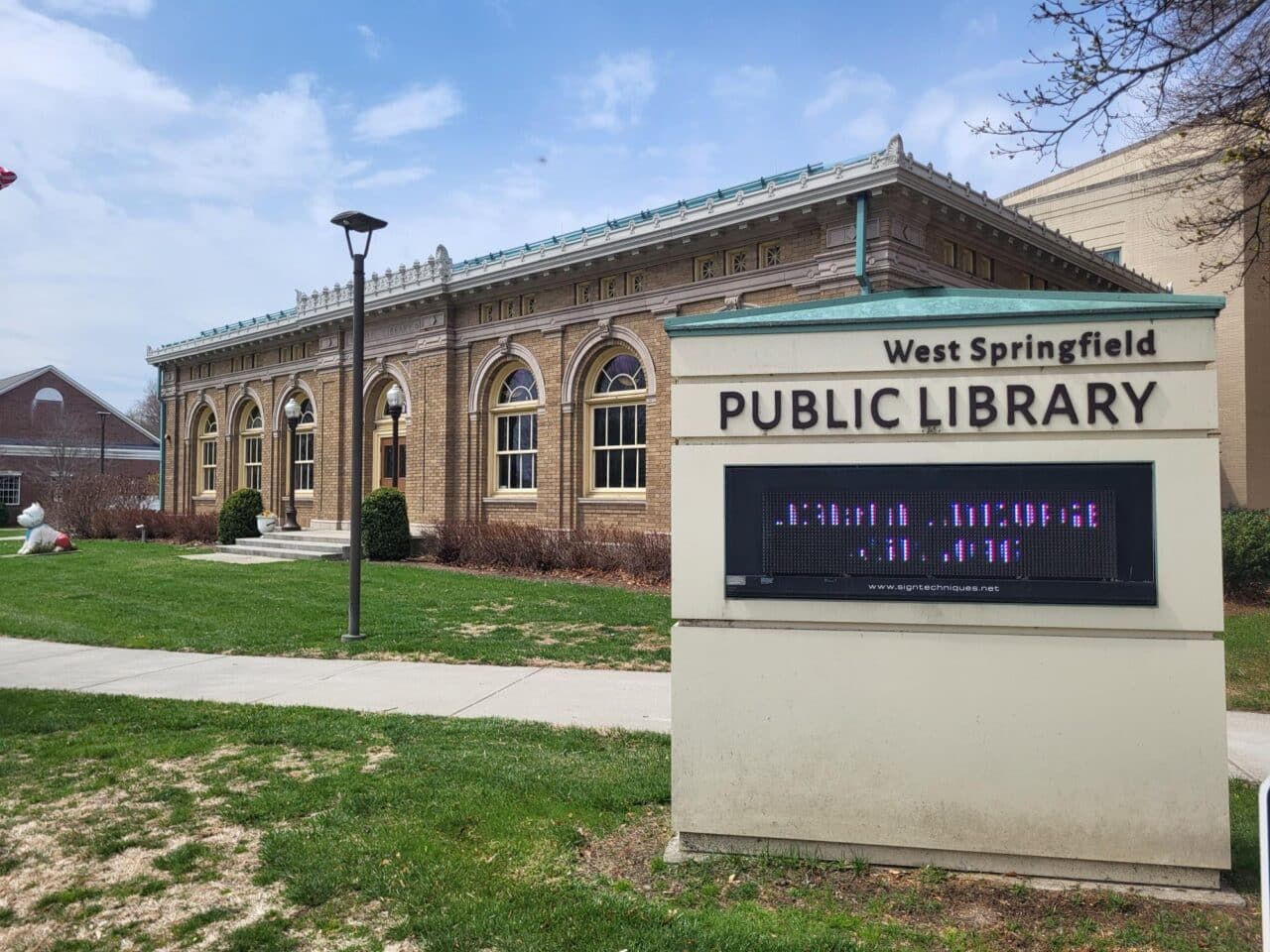 West Springfield Friends of the Library prepare for annual spring book ...